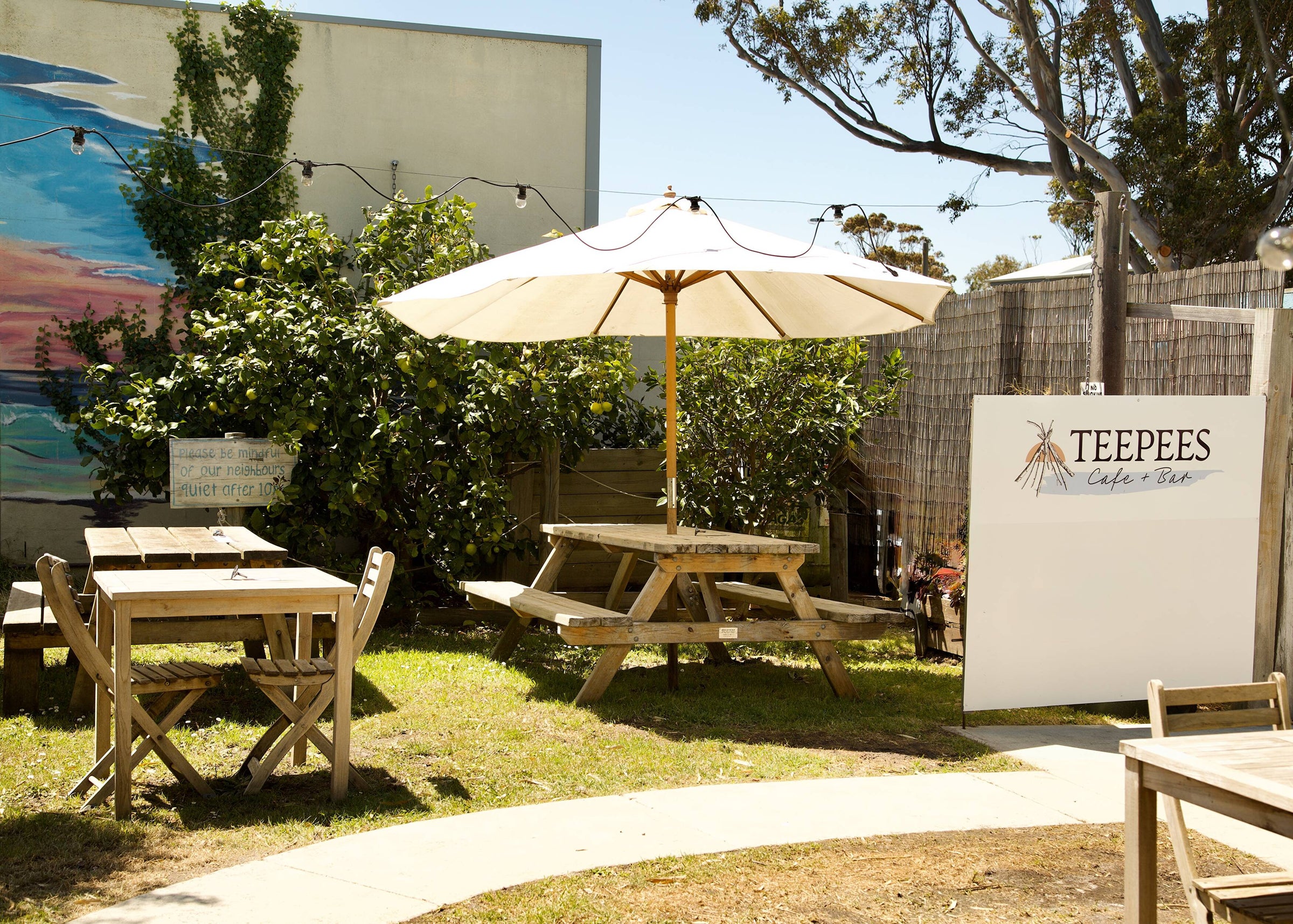 Courtyard Dining in Inverloch | Teepees Café & Bar | Teepees Café and Bar